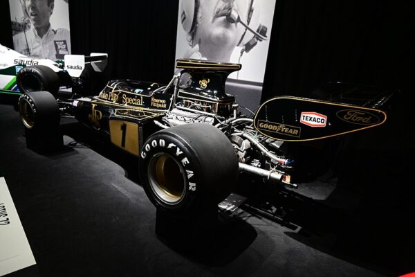 Formula 1 Aerodynamics: Understanding Downforce and Drag - Sarah Moore ...